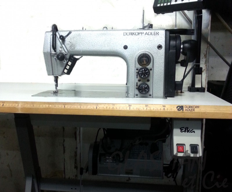 Machine à coudre industrielle DURKOPP ADLER 271 avec coupe fils