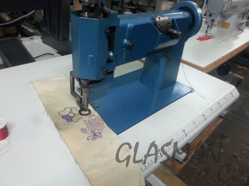 Machine CORNELY LG3 à broder à manivelle